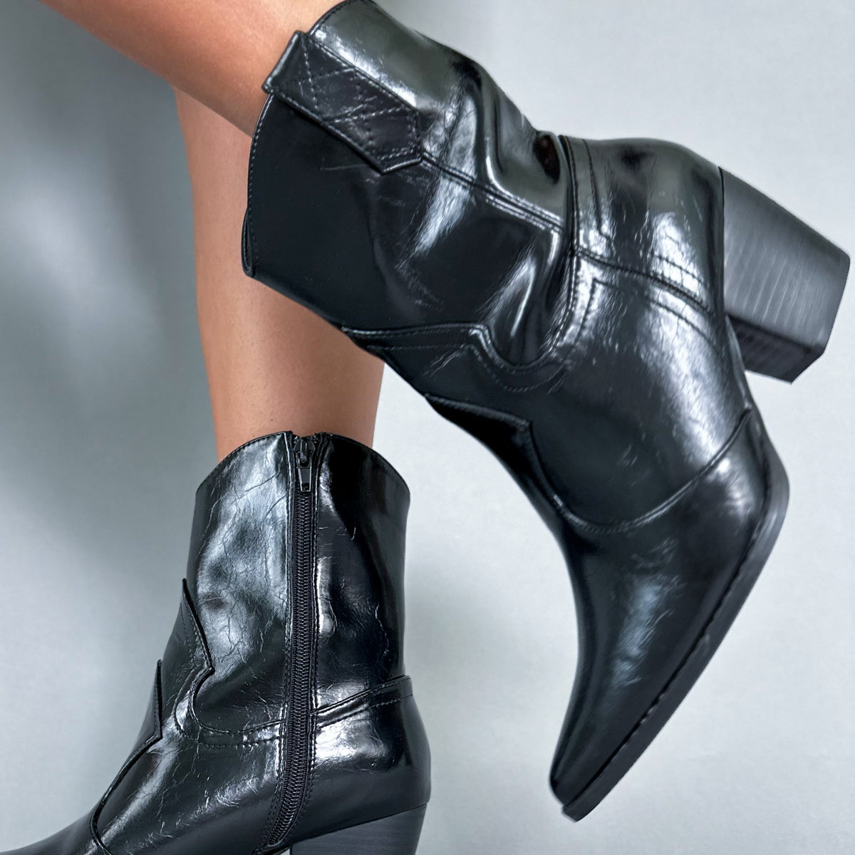 Bambi Black Boots – Goldie Vines